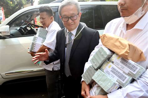 Penampakan Uang Rp27 Miliar Yang Dibawa Maqdir Ismail Ke Kejagung