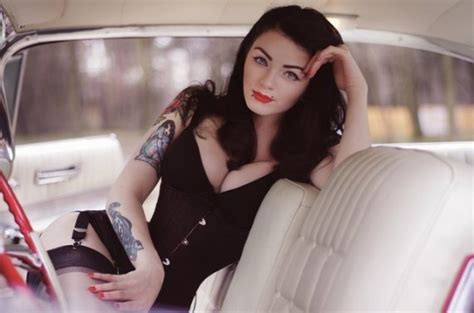 Pinup Gho0sth1
