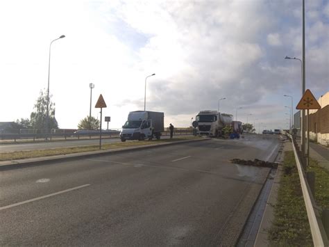 Wypadek na wiadukcie Briańskim Zderzyły się trzy samochody Droga