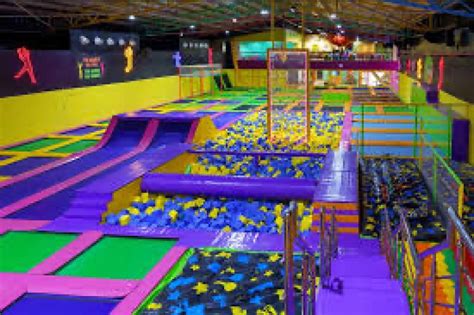 Skyjumper Trampoline Park Lucknow अब लखनऊ में मौज ही मौज स्काईजम्पर