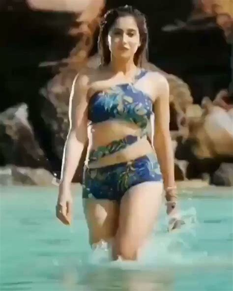 9 Hot Sexy Regina Cassandra Bikini Pics