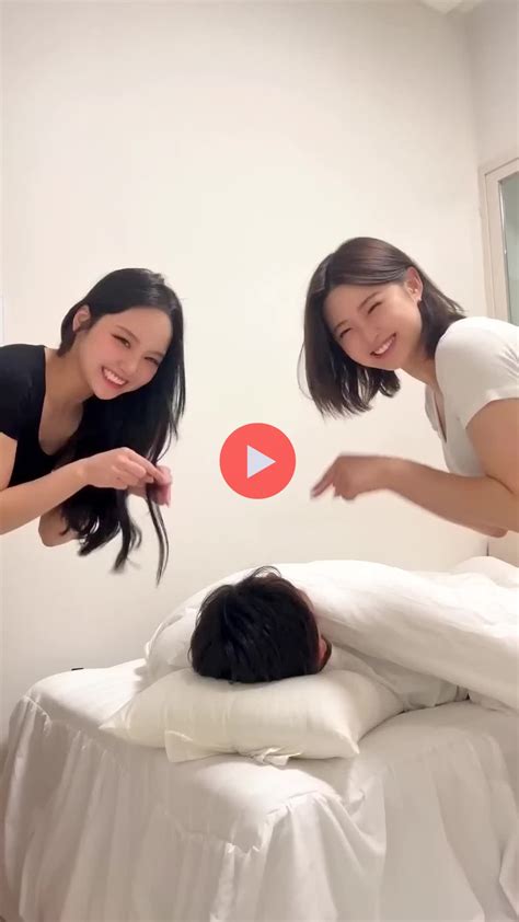 누나들 엉덩이에 깔려 죽는 남자 ㄷㄷㄷ 유머 움짤 이슈 에펨코리아