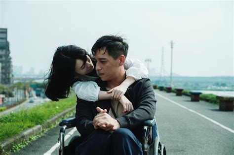 先別管女主角全裸了親愛的殺手邱偲琹清純少女登大人就靠這 2 招 JUKSY 街星