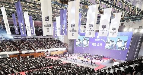 서울대 입학식 축하 열기