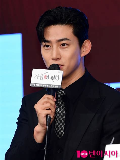 Ten포토 옥택연 2pm과 같은 제목 운명이라고 생각해 텐아시아