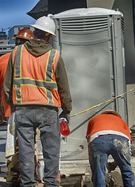 Men Hard At Work On The Streets Of The City Editorial Photography