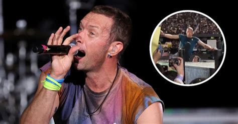 Chris Martin Protagonizó Una Aparatosa Caída Durante Concierto De