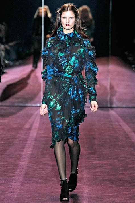 李冰冰gucci改良版禮服現身 每日頭條