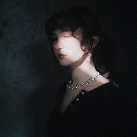 Söfia Kuz · Artist Profile