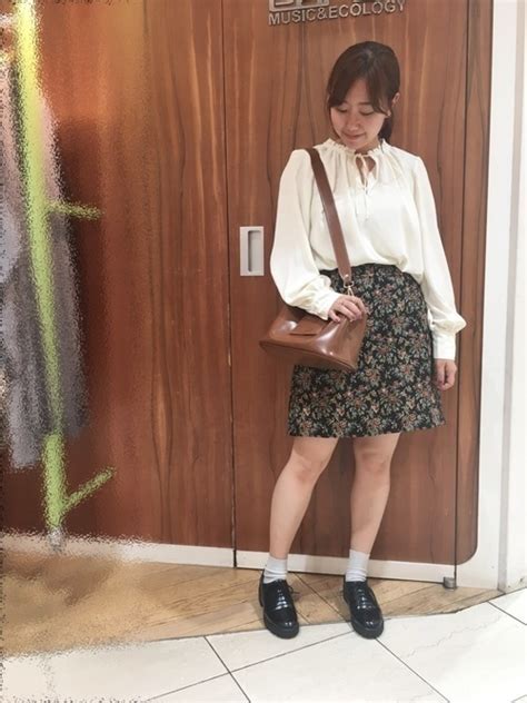 【ガーリーvsカジュアル】リボンブラウスで彩るおすすめコーデ集♡ Arine [アリネ]