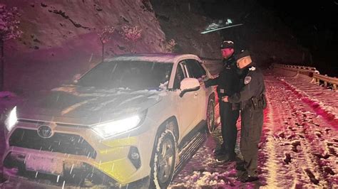 云南永善县三月大雪纷飞，民警连夜奋战救援排险凤凰网视频凤凰网