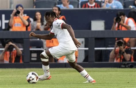 Dalla Nigeria Chukwueze Torna A Milano Per Un Problema Al Bicipite