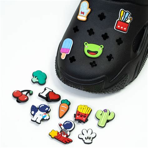 Jual Sticker Charm Sandal Gemoy Karakter Random Shopee Indonesia