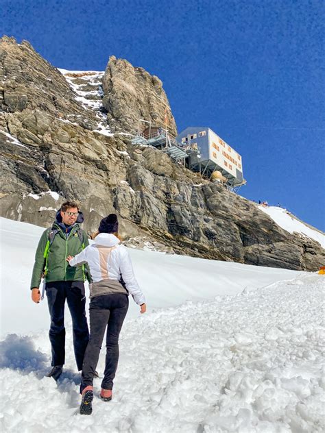 Il Mönchsjoch Hut Aggrappato Alla Parete Del Mönch Ti Chiamo Quando Torno
