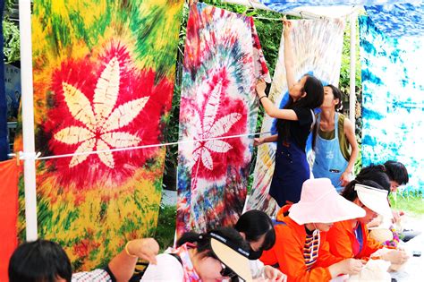 Dali S Traditional Tie Dyeing Attracts Tourists To Try Their Hand CGTN