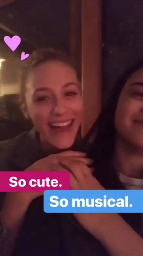 Lili E Camila Vendo O Epis Dio Musical Camila Via Story Musical Epis Dios Camila