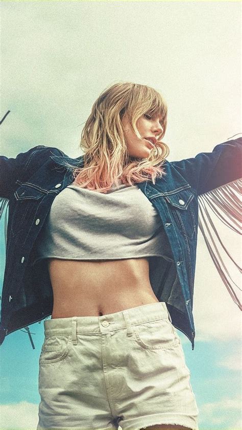 Taylor Swift Doesn T Mind Showing Her Belly Button Now Justrandomthings