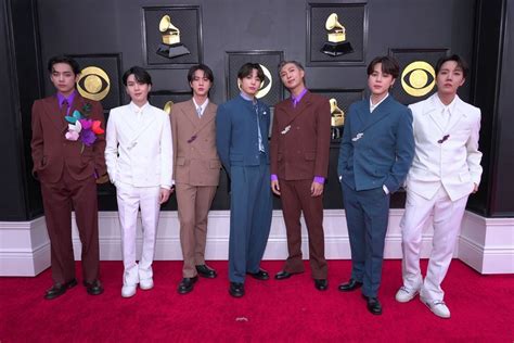 Btsの2022年グラミー賞授賞式を写真で振り返る。スパイ映画風パフォーマンスからレッドカーペットまで Gq Japan