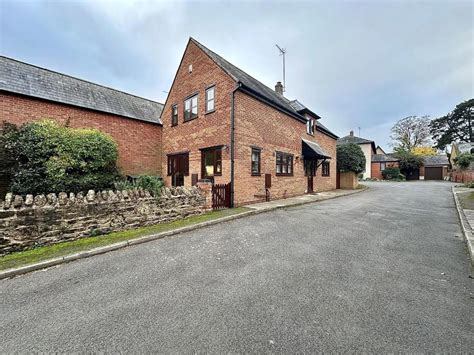 Barn Mews Collingtree Northampton Nn4 4 Bed Link Detached House £