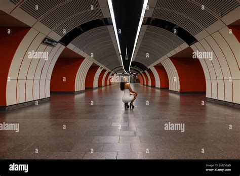 Schöne Frau Wien Frau Wien Schöne Frau U Bahn U Bahnstation