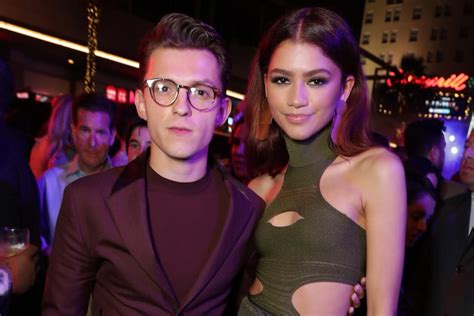 Enamorados Las imágenes de Zendaya y Tom Holland besándose en un auto