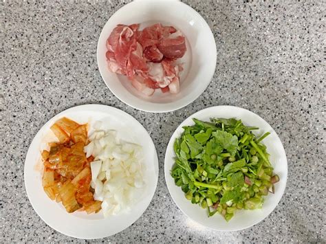 향긋한 돼지고기 미나리 볶음밥 만드는 법