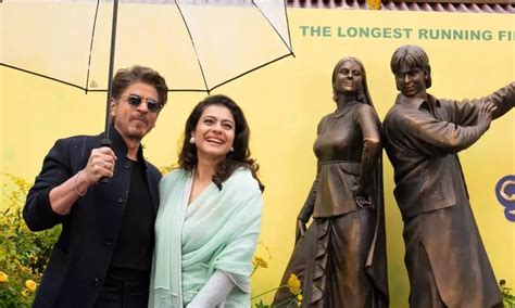 Shah Rukh Khan And Kajol Unveil Ddlj Statue In London