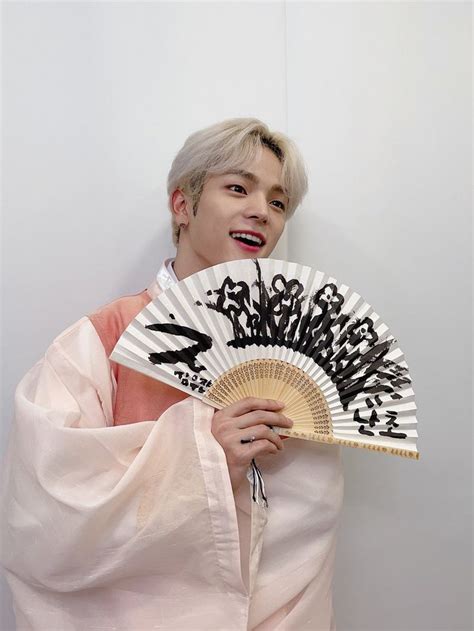 김우진 Kim Woojin On Twitter Kim Woo Jin How To Look Handsome Kim