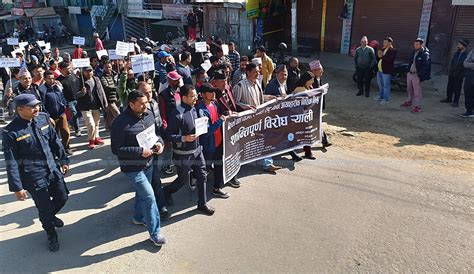 चर्को व्याजदरविरूद्ध डडेल्धुराका व्यापारी आन्दोलित अन्नपूर्ण पोस्ट्