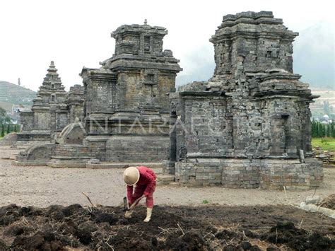 Candi Dieng Antara Foto