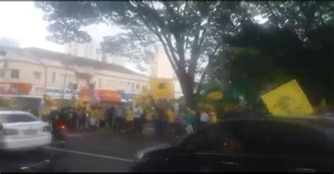 G1 Manifestantes voltam às ruas de Uberlândia para pedir saída de