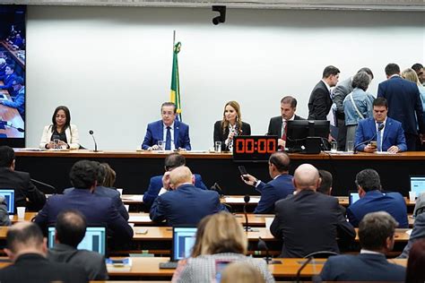 Comissão Da Câmara Aprova Texto Que Garante R 73 Bi Para Política