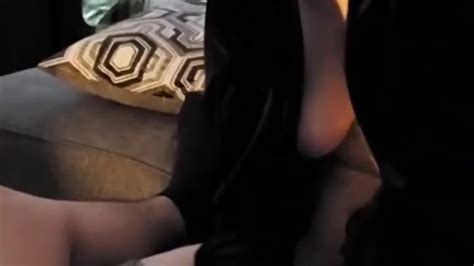 Chupando Pau Brincalhão Com As Mãos Amarradas Vídeo De Sexo Grátis