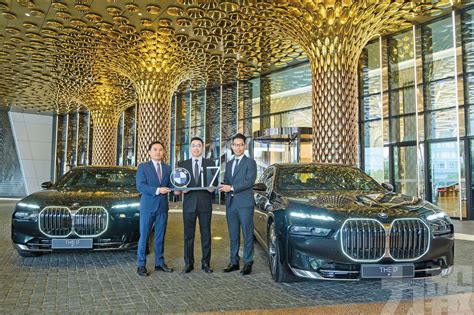 為賓客提供尊貴而環保出行體驗 新濠引進bmw I7純電豪華房車 澳門力報官網