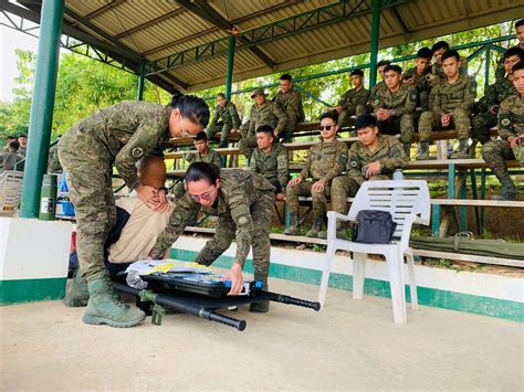 Phil Army At Phil Air Force Nagsanay Sa Aeromedical Evacuation Radyo