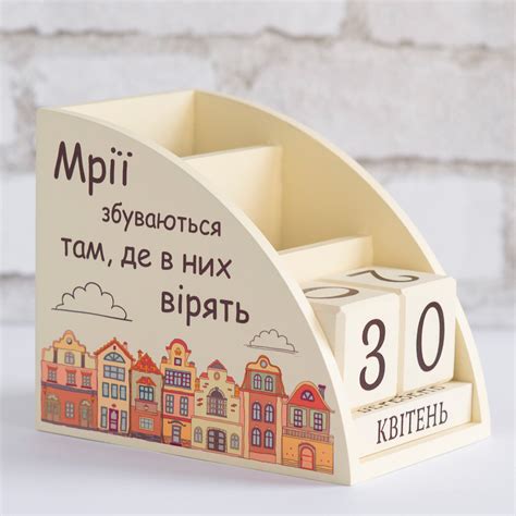 Деревяний органайзер вічний календар Різнокольорові будиночки розмір 14х12х9 5 см