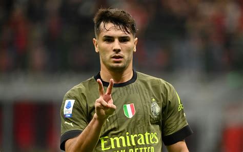Milan Brahim Diaz Sostituito Al 57 Per Infortunio Le Sue Condizioni