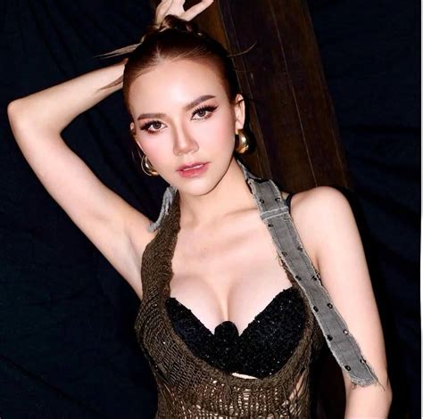 งานประจำปีทั่วไทย ขอเชิญร่วมงาน วันรำลึกราชินีนักร้องลูกทุ่ง พุ่มพวง ดวงจันทร์ ปีที่ 33 วันที่