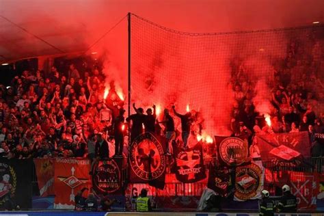 Russian 'Ultra' football hooligans unleash fury in violent footage as ...