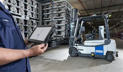 G Steers Forklifts Robots At Bmw Ford Factories Forklift News