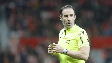 El árbitro Del Derbi Dirigirá El Partido Entre El Sporting Y El