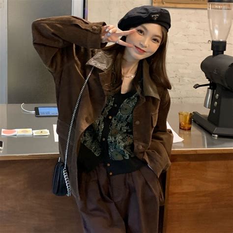 Yeyo 빈티지한 무드의 코디세트🍀 브라운 컬러의 코듀로이 레더 카라 자켓과 그린 컬러의 빈티지 패턴