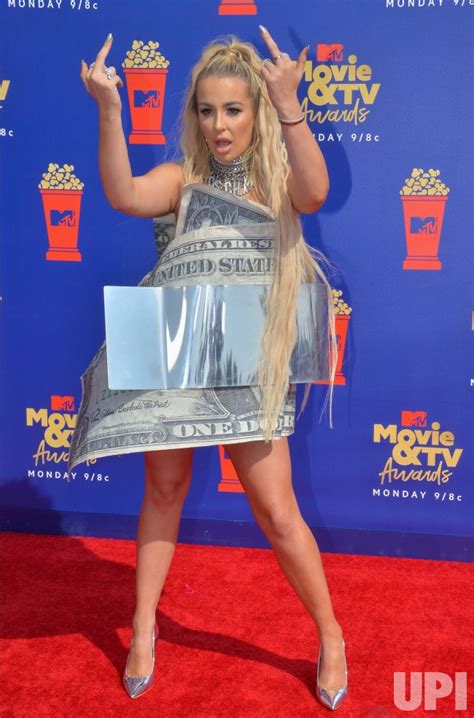 Photo Tana Mongeau Attends The Mtv Movie And Tv Awards In Santa Monica California