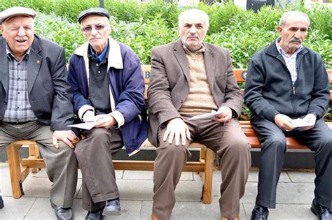 Emekli için tarih verildi Ek zam o tarihte hesaplara yatacak En düşük emekli maaşı ne kadar