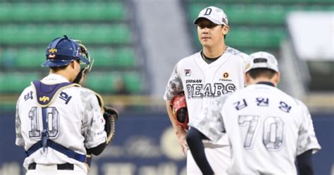 포토 두산 이용찬 비 때문에 2회만에 6실점 난조