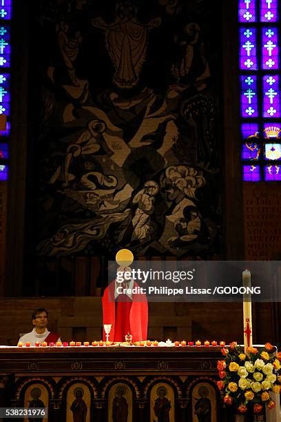 Holy Eucharistic Mass Photos And Premium High Res Pictures Getty Images