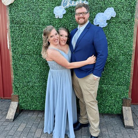 Conjoined Twins Abby And Brittany Hensel Share New Wedding Pictures The Standard