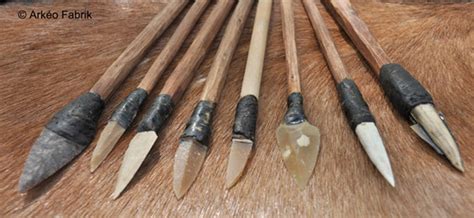 Outils de pierre et colle préhistorique