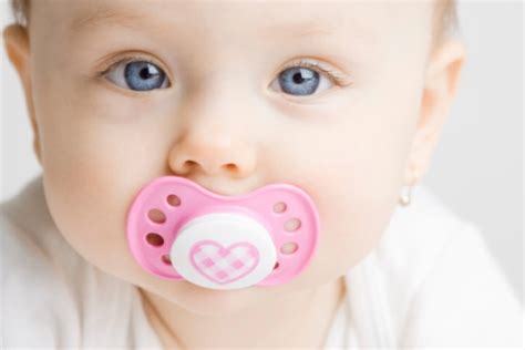 10 Lưu ý để Cho Bé Sử Dụng Núm Vú Giả đúng Cách An Toàn