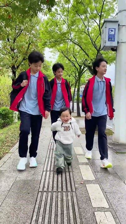 Tian Zhi Wens New Dance Videos Tianzhiwen Tripletsbro Tripletsbrother Yi Youtube